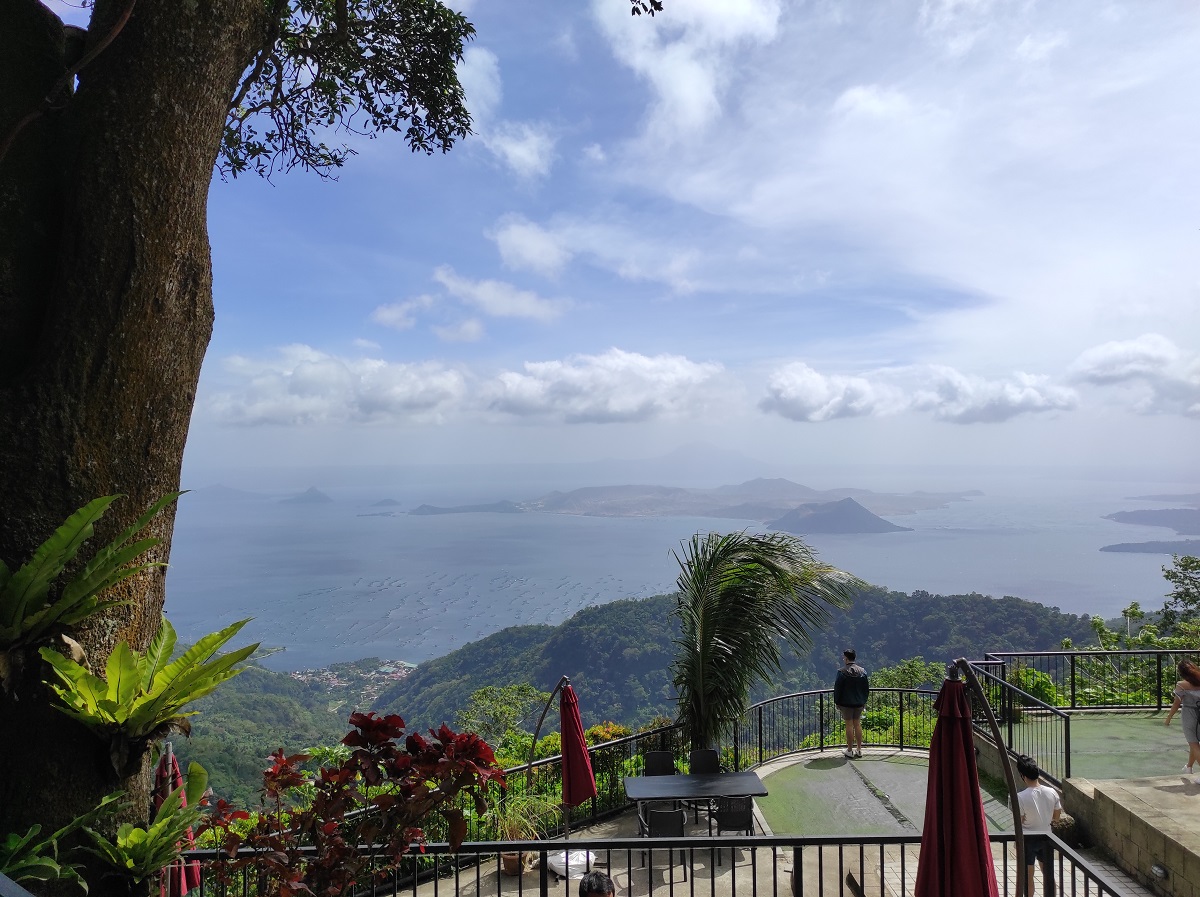 Tagaytay Getaway: Places to Visit + Taal View Staycation